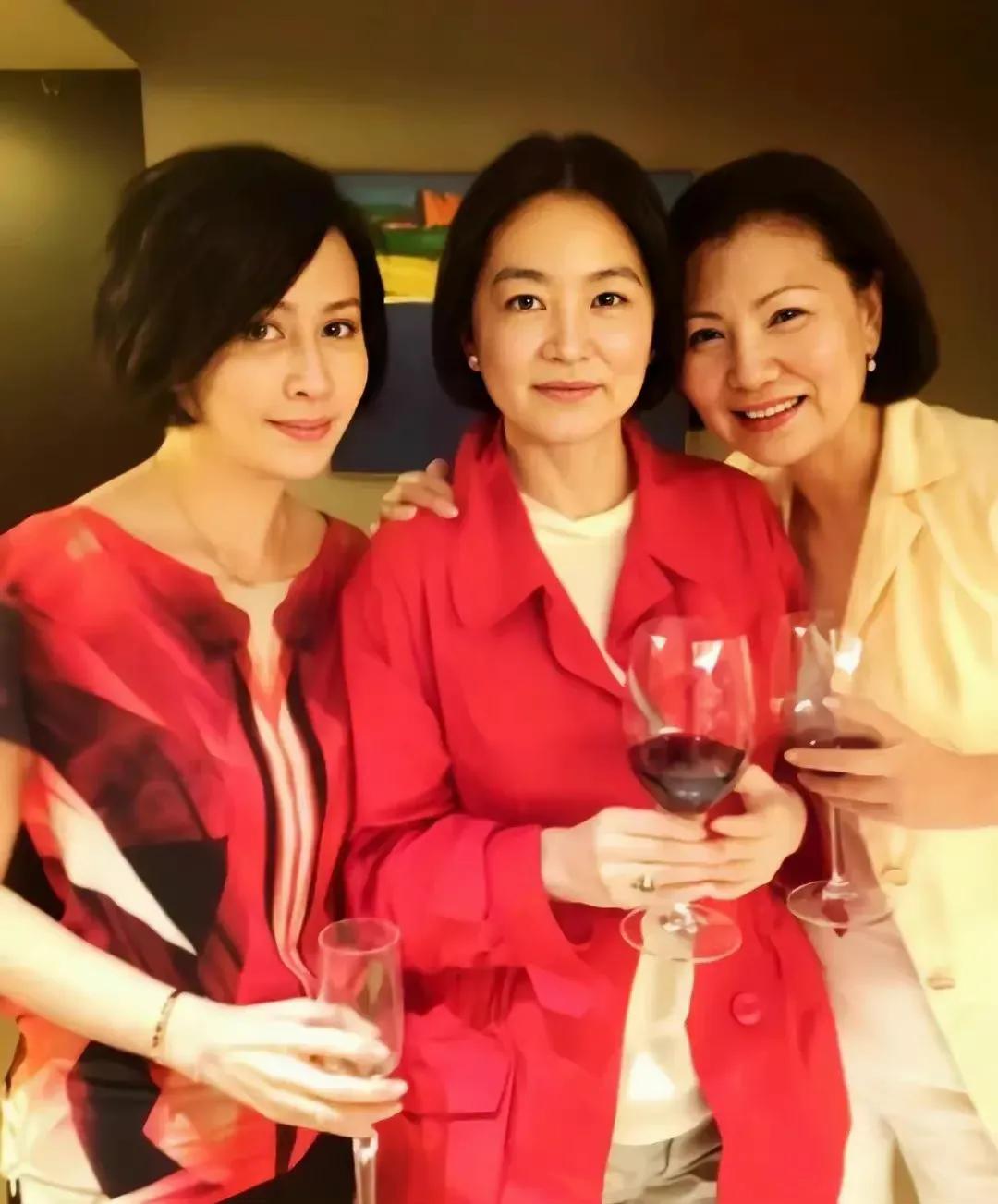成龍再爆有私生子房祖軒，孩子媽是鄧麗君，網友分析是假新聞 頭條匯
