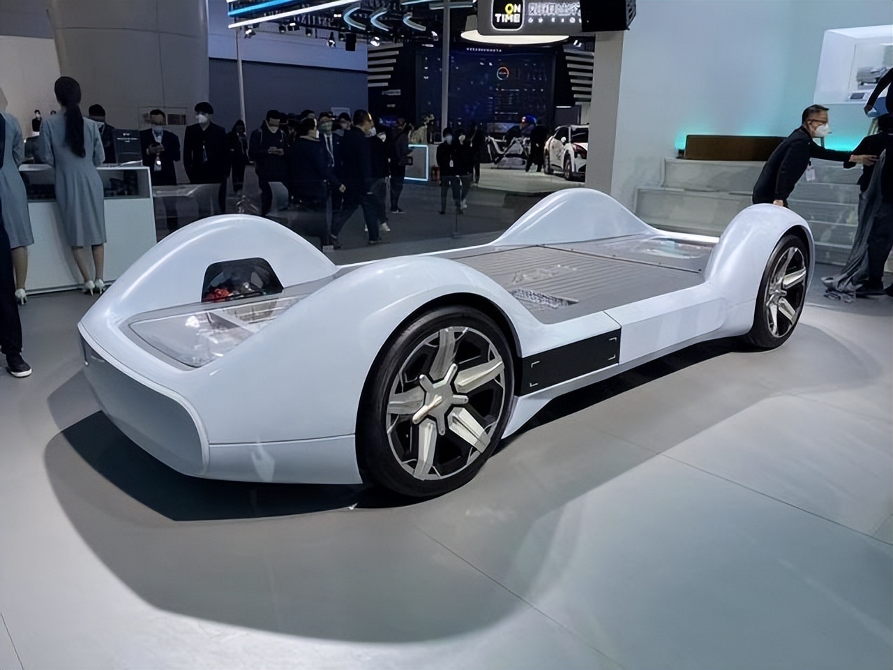 New technology and new hard work, have you ever seen the "floating" BYD ...