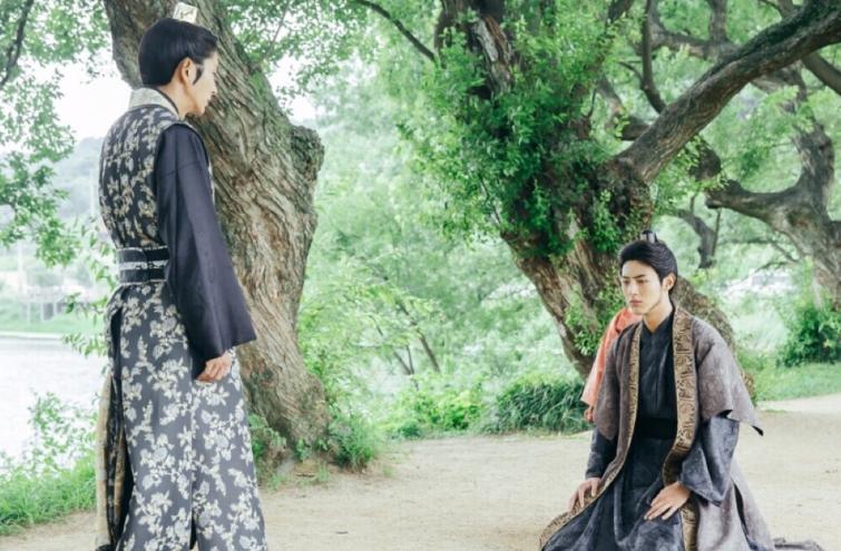 "Scary Step By Step: Li": The Collision and Blending of History and ...