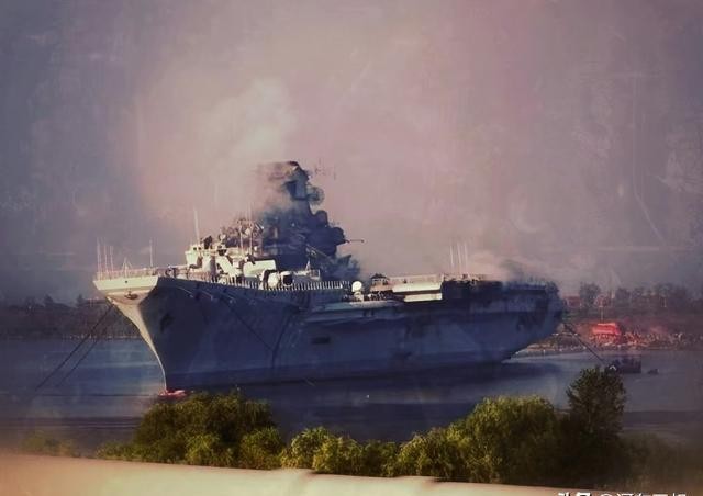 Is the Chinese aircraft carrier on fire? The Minsk's island collapsed ...