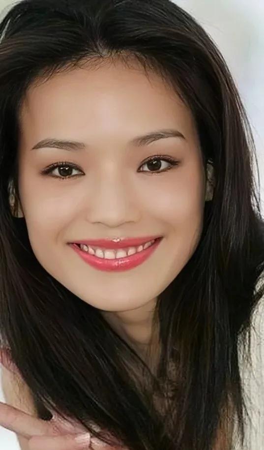 A beautiful photo gallery of Shu Qi, a beauty with big lips and plump ...
