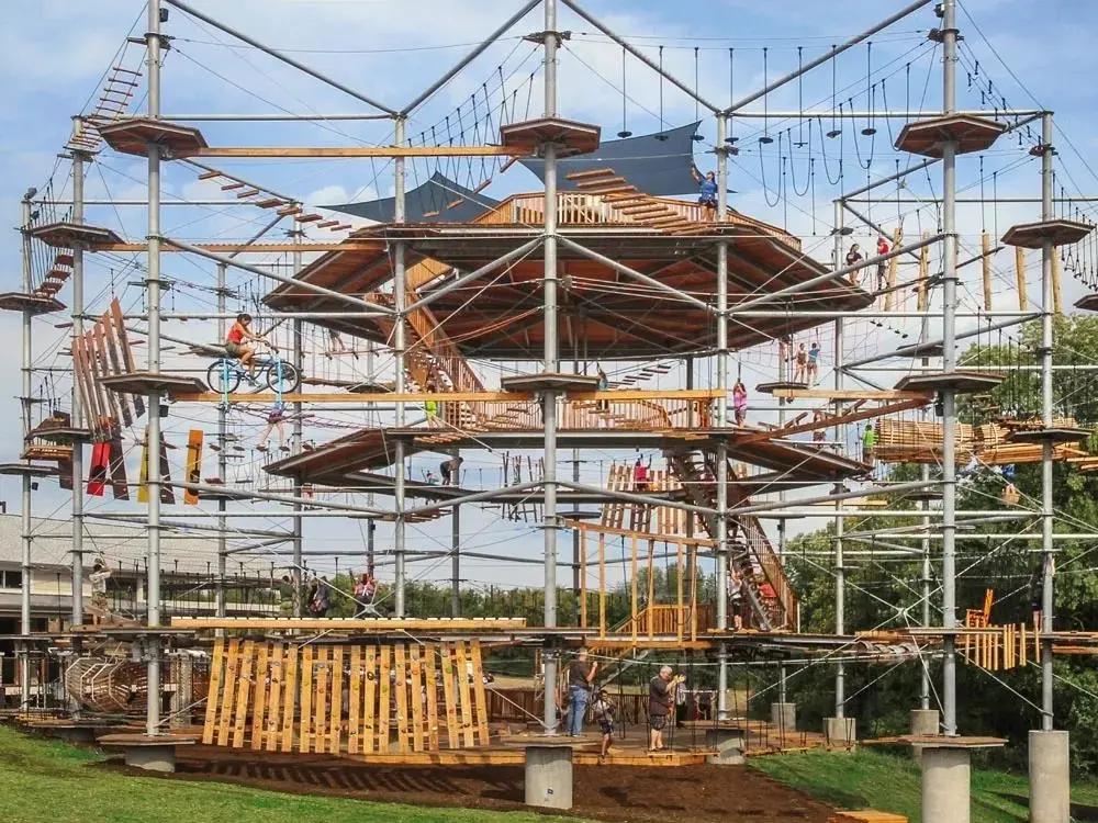 What is the charm of the world-famous urban adventure sports spot "High ...