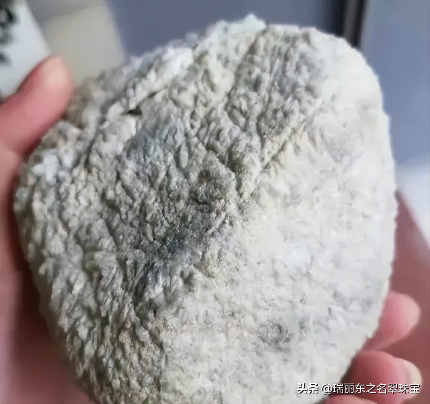How to judge whether the rough jadeite is mud skin or sand skin? - iMedia