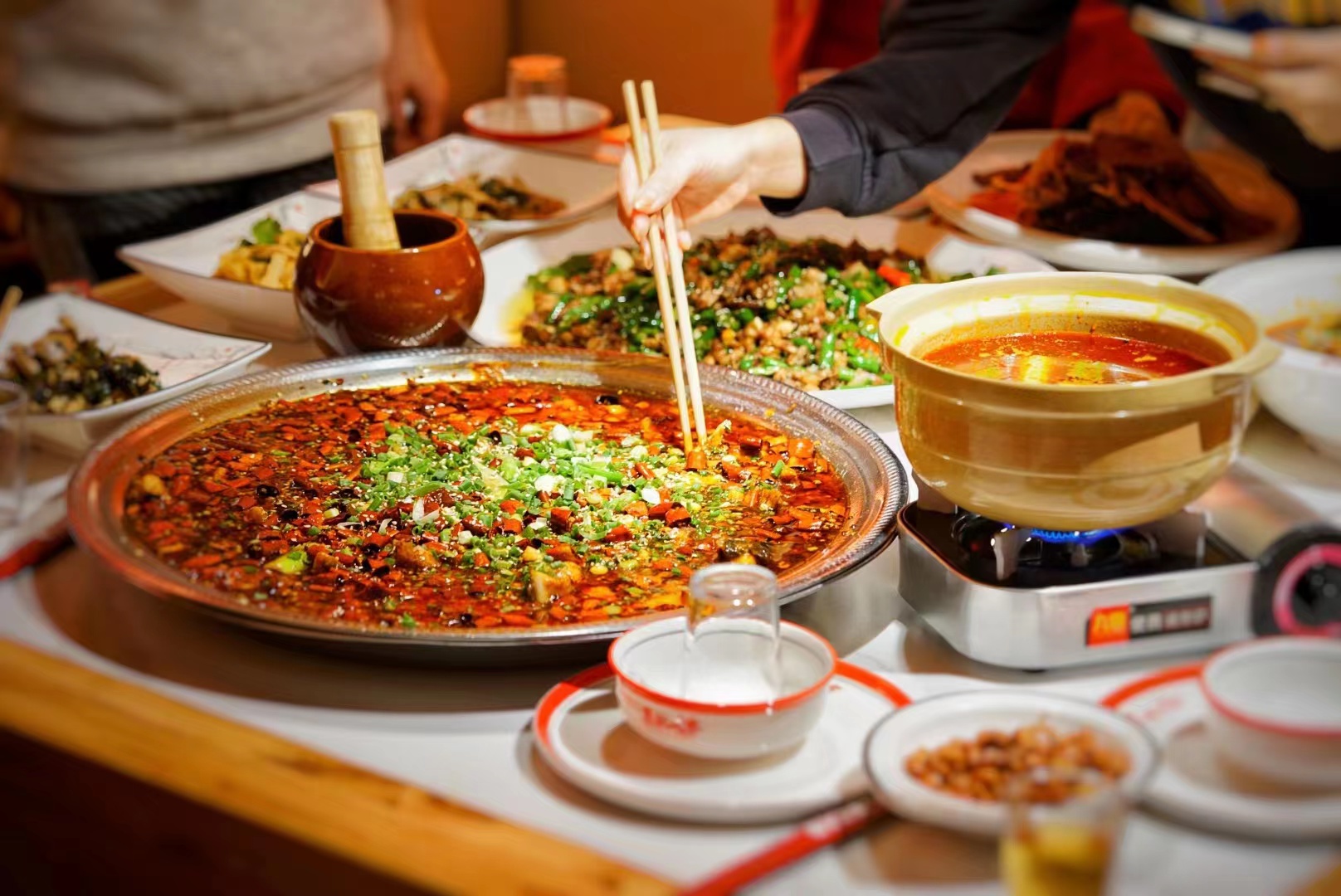 The authentic food of Anchovy Bishan Rabbit drooling after eating and ...