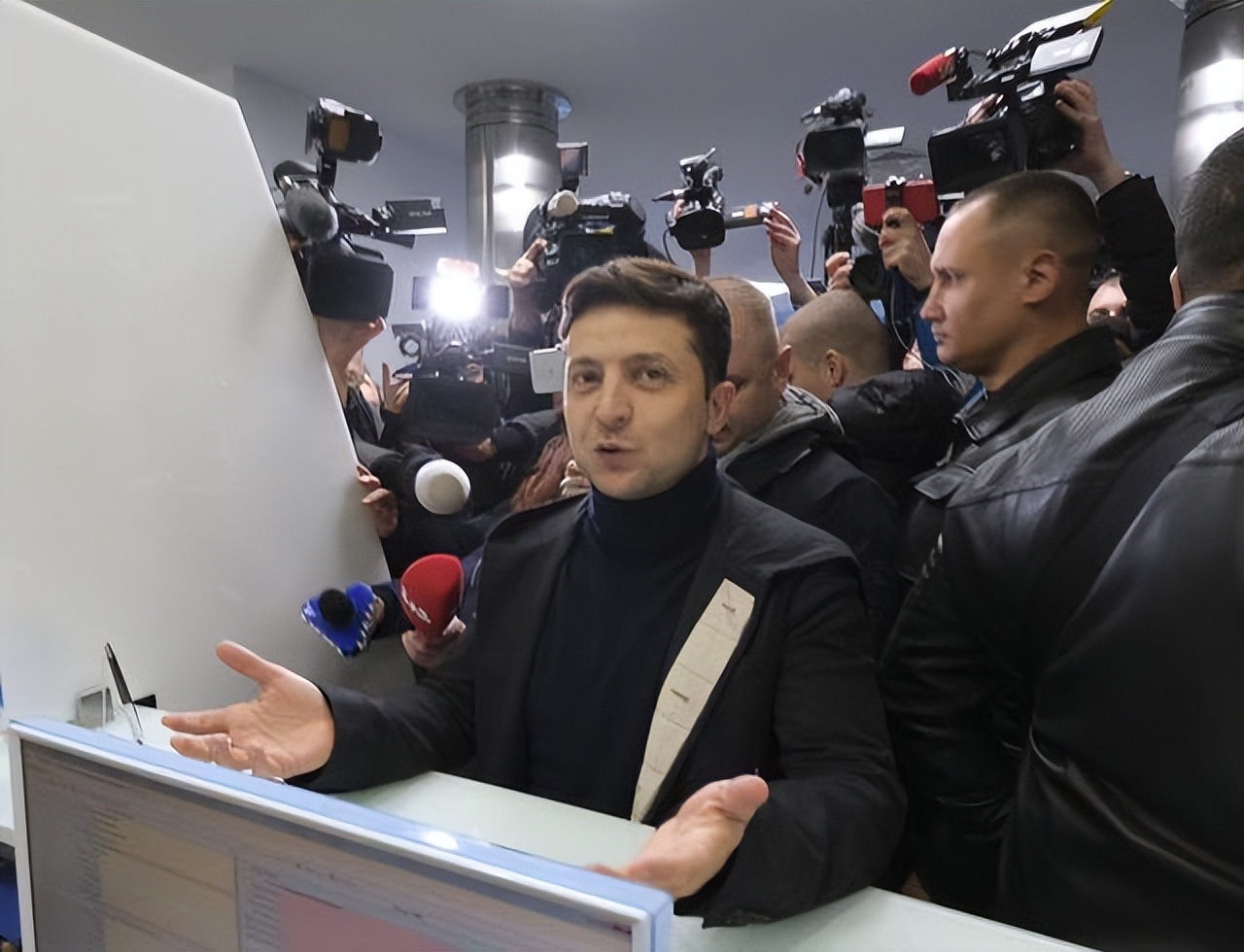 Zelensky, the "puppet" of the Ukrainian people (1): The drama comes ...