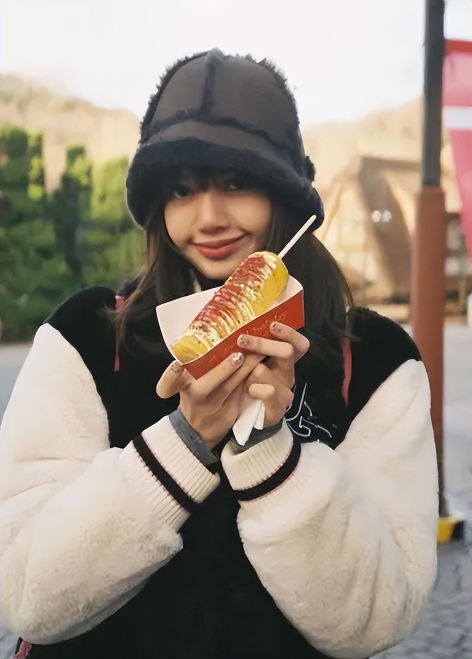 Lisa appeared at Crazy Horse Nightclub, performing 5 stripteases in 3 ...