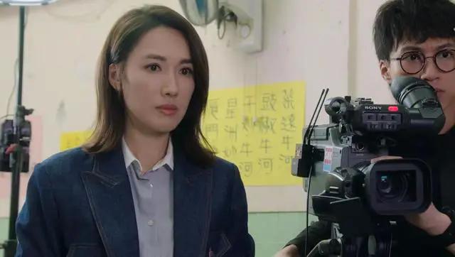 "News Queen": In a photo, Xiaowei betrayed Zhang Jiayan to protect ...