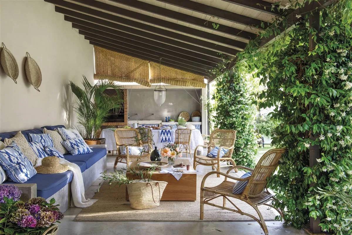 Falling in love: Fall in love with this blue and white Mediterranean ...