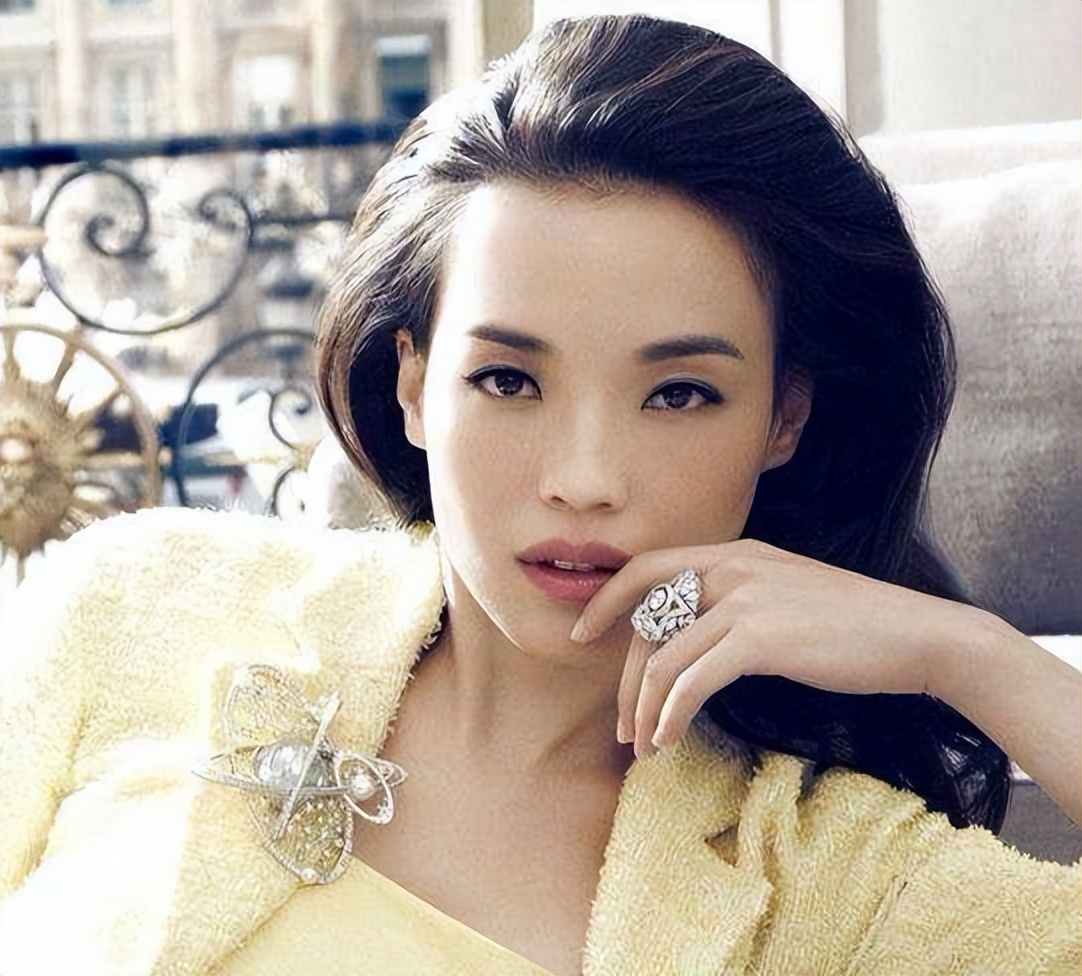 From a "star" to a generation of movie queens, Shu Qi has achieved a legendary life and even ...