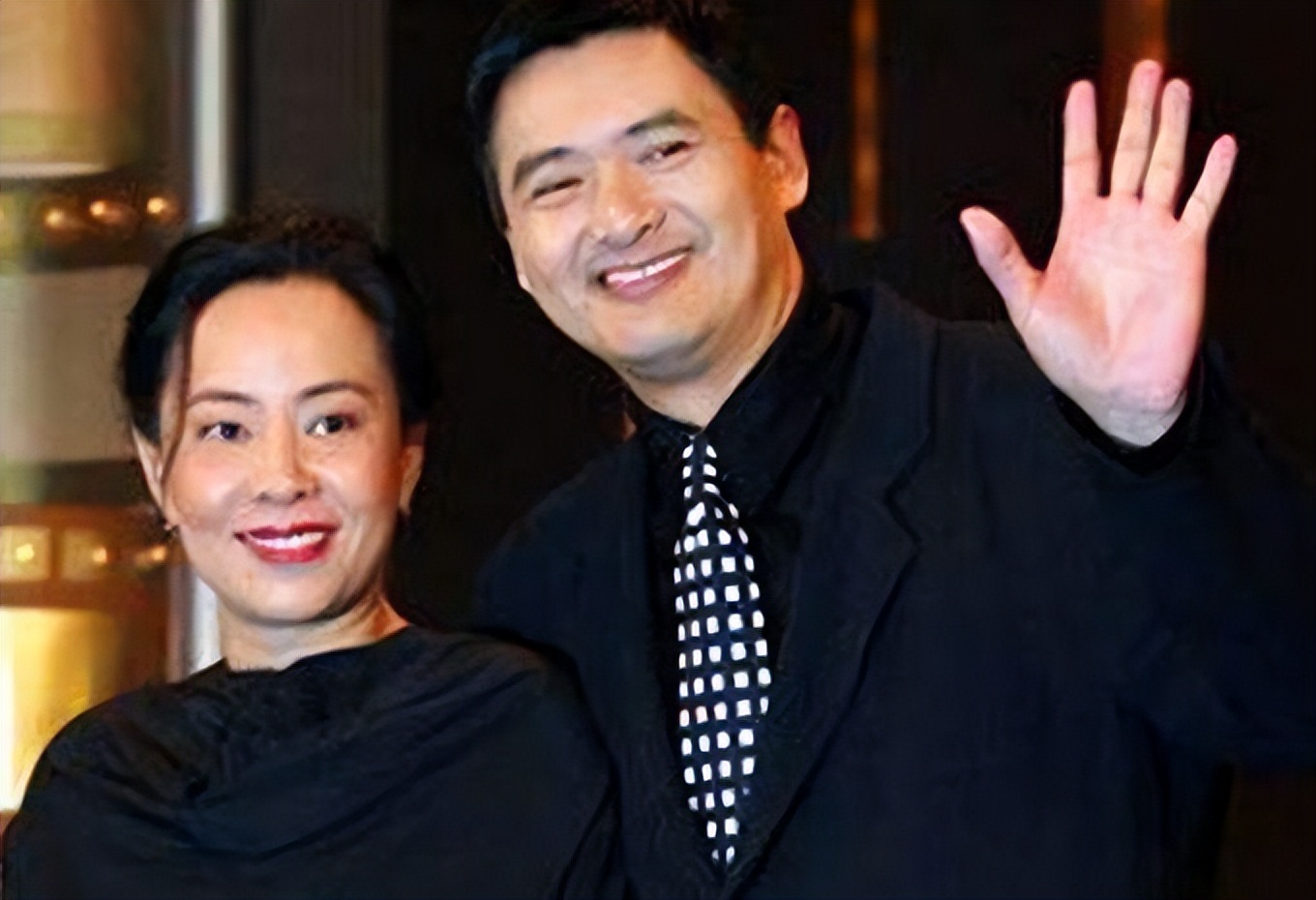 Chow Yun-fat walks the red carpet with his rich wife - iNEWS