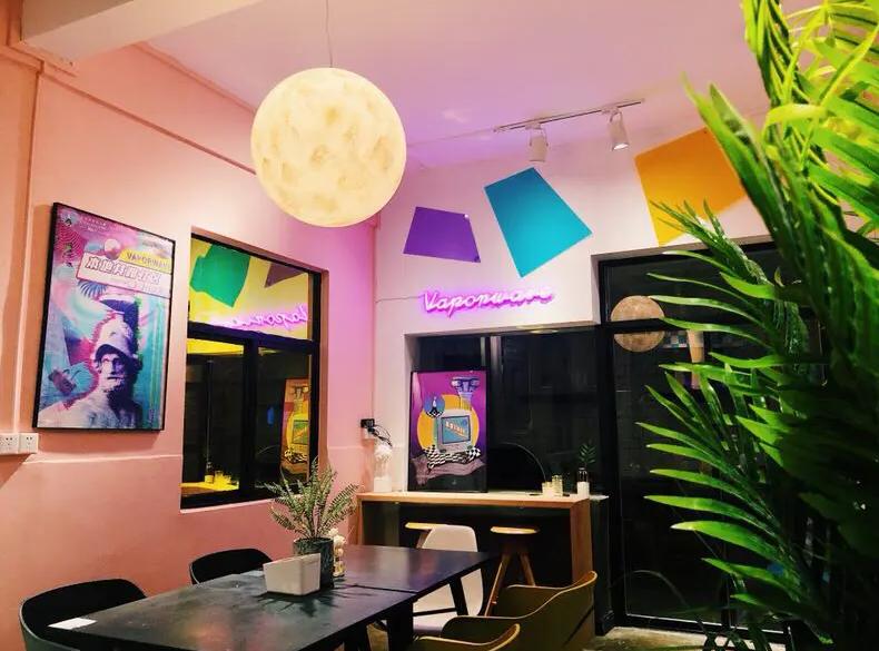 The niche vapor wave decoration style makes your interior design unique ...
