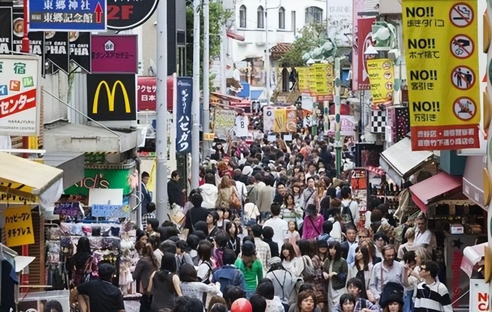 Looking back at historical Japanese population data, the population ...