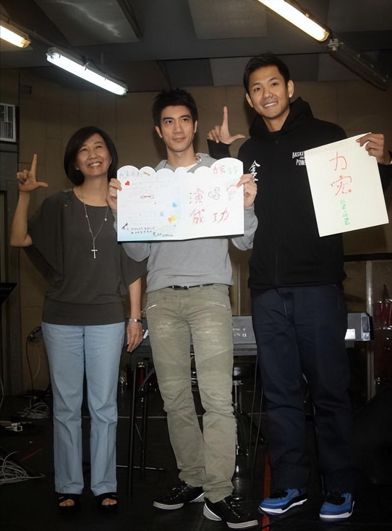 Taiwan media exposed photos of Wang Leehom's chaotic battle and 3 ...