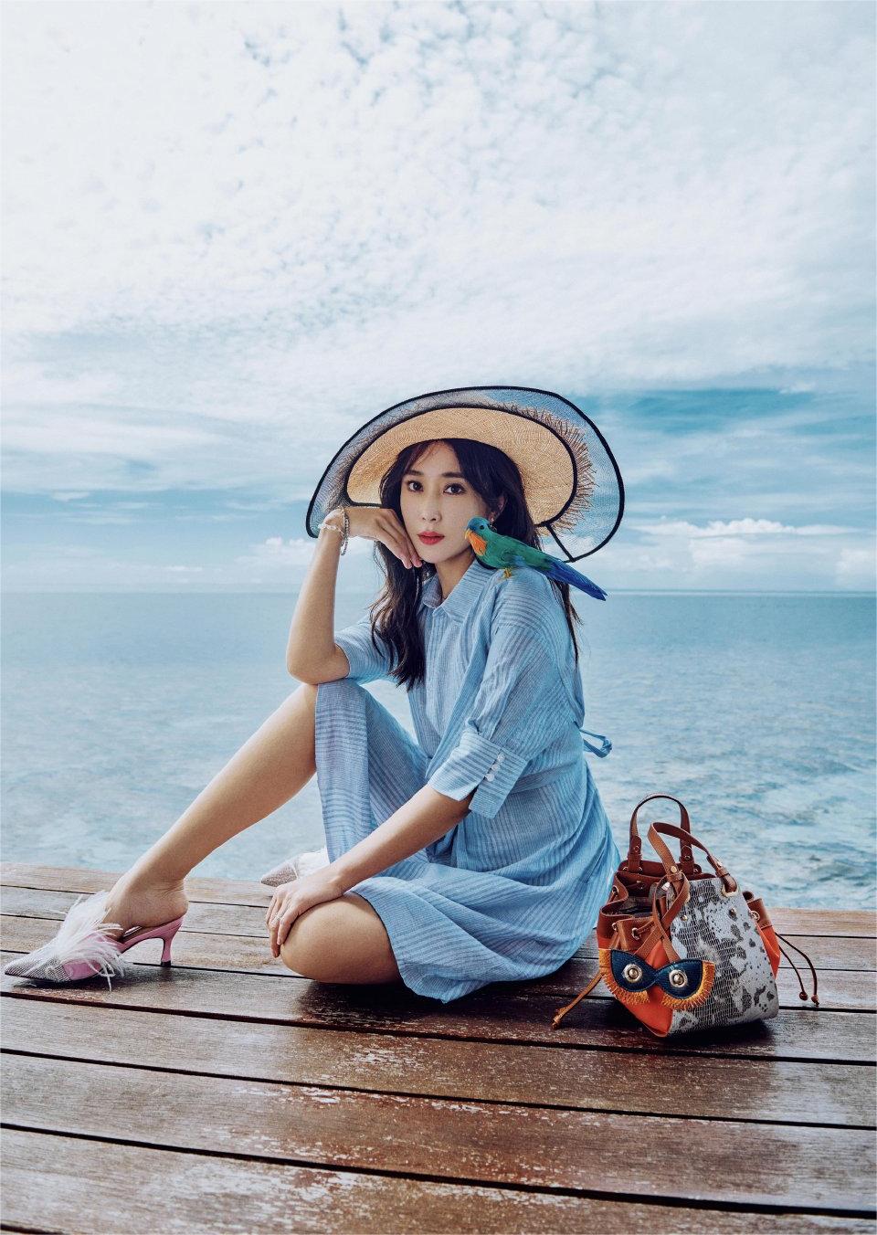 The 325th issue of the stunning photo series, the protagonist of this ...