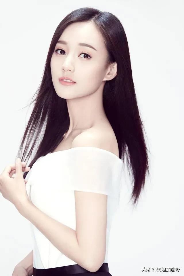 Share pictures, the goddess of temperament Li Yitong - iNEWS