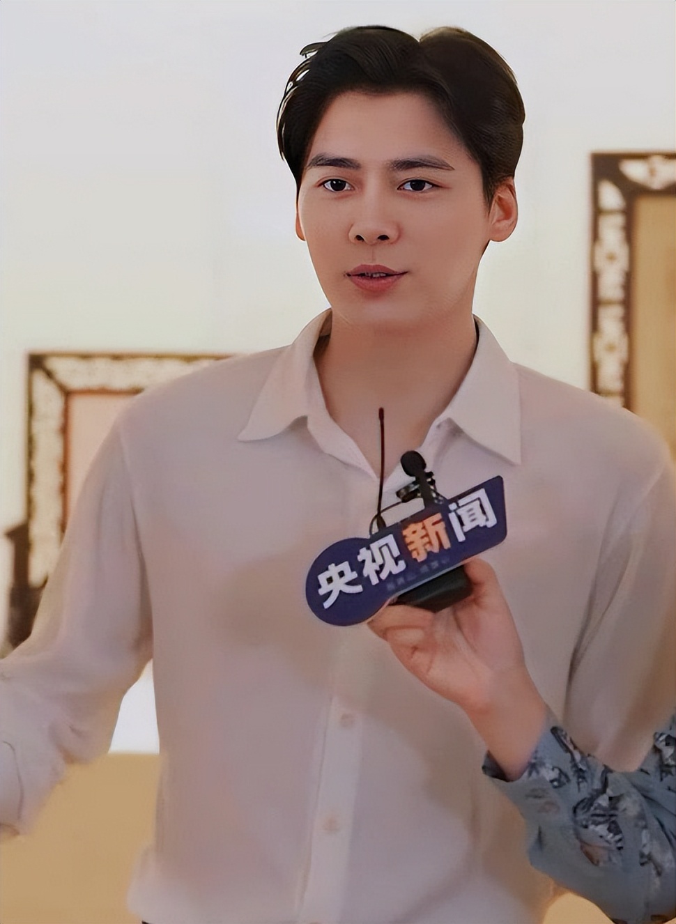 Li Yifeng: A gentleman without losing his sense of humour answered a CCTV reporter's question ...