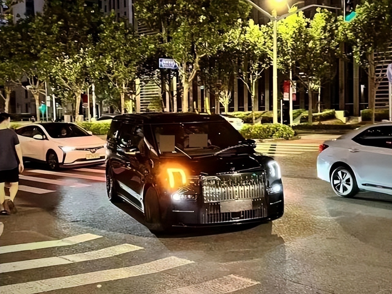 Geely's large MPV appeared, with a wheelbase of over 3 meters + modular ...