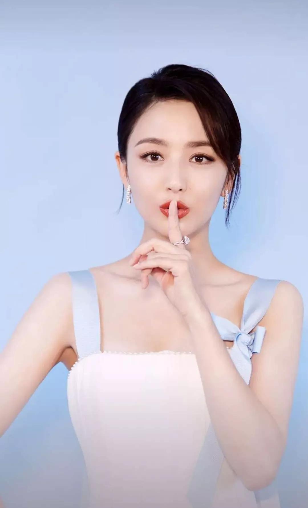Mobile desktop, stars Tong Liya, Miao Miao and Liu Yifei - iNEWS