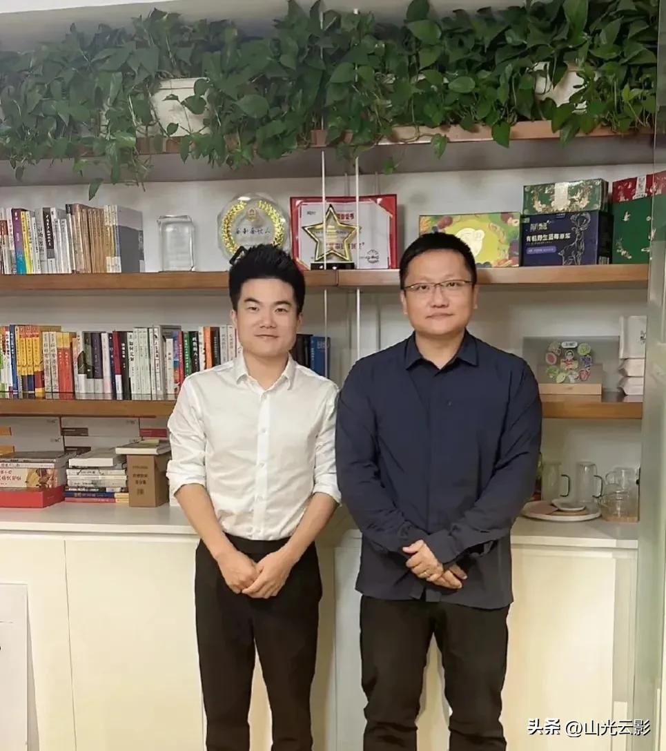 Watching Dong Yuhui's conversation with Yin Ye, we are people who stare ...