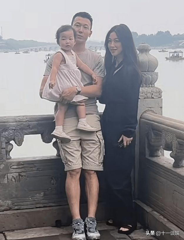 The Summer Palace ran into Zhu Zhu's family of three. The woman was ...