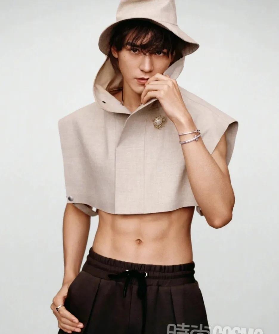 Gong Jun Abdominal Muscle Mermaid Waist Photo - iNEWS