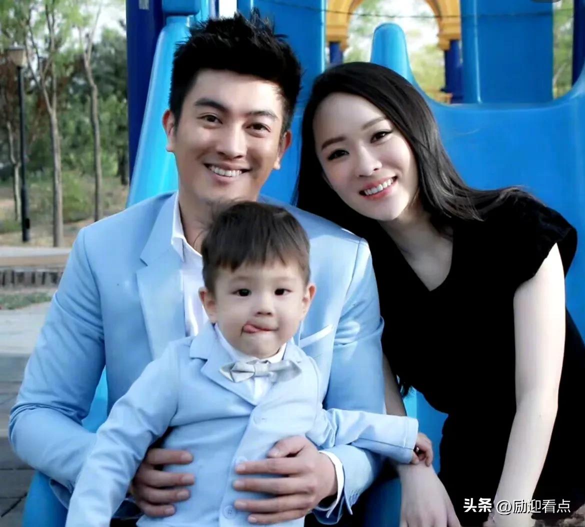 Uh-huh: Dad, I have a pimple on my face.Du Jiang: Wow~ I haven't washed ...