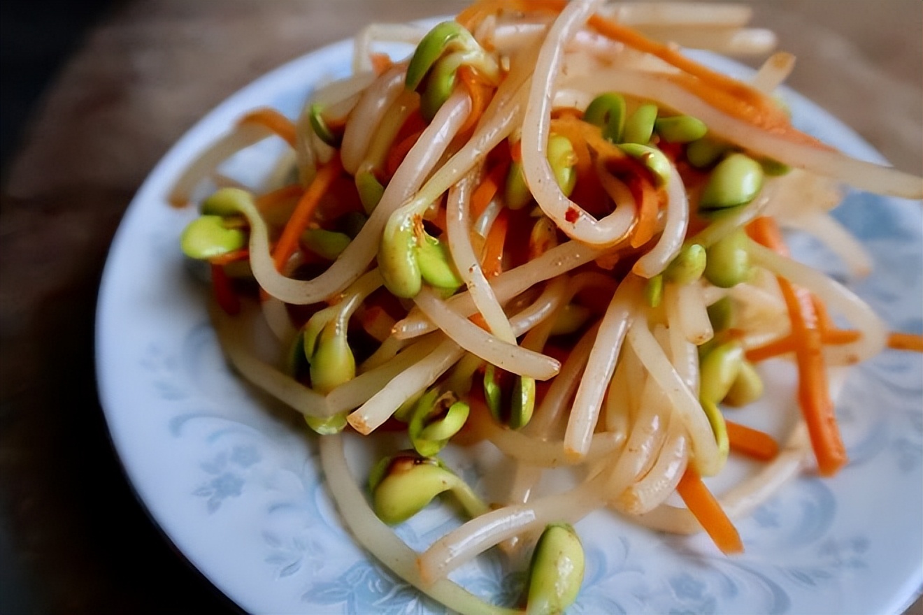 Bean sprouts mixed with cold vegetables in summer, teach you the recipe ...