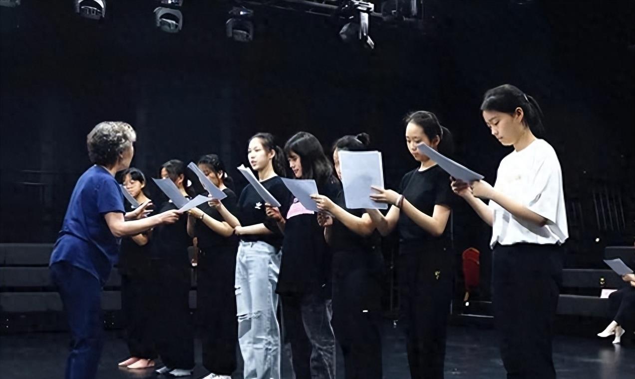 Actor Jiang Hongbo: Jiang Wen made her famous and there has been no ...