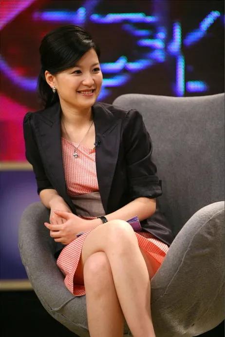 The most charming photo of Chen Rong on Dragon TV - iNEWS