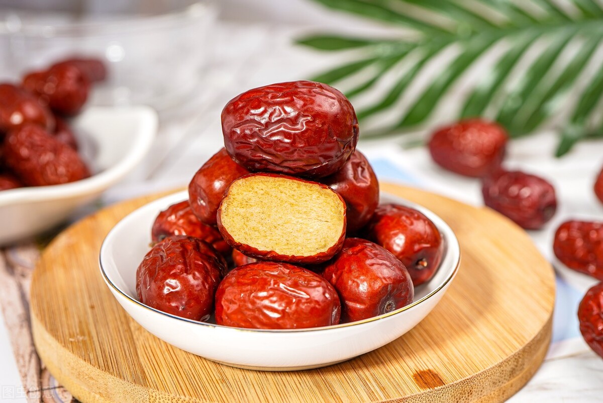 Eating red dates often has these three benefits, but be careful not to ...