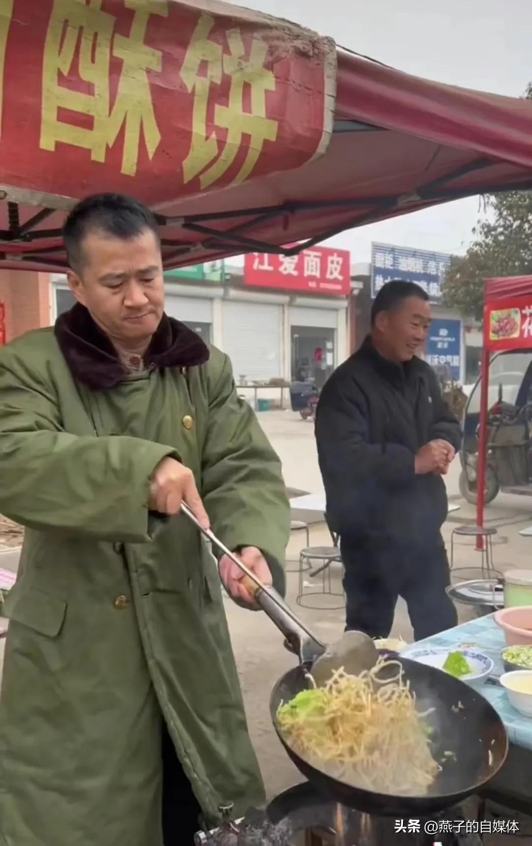 There's nothing to shoot! Actor Li Jiaming sells fried noodles at a ...