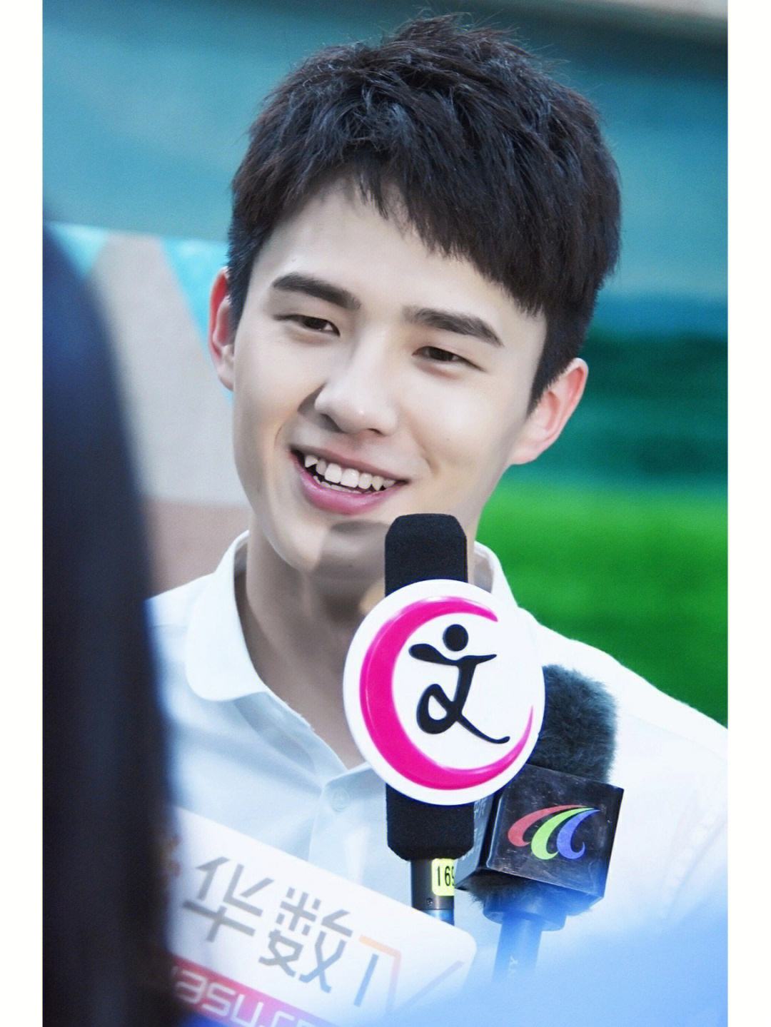 Zhao Lusi's new cakes, Liu Haoran selling wine, Zhang Han's filming ...