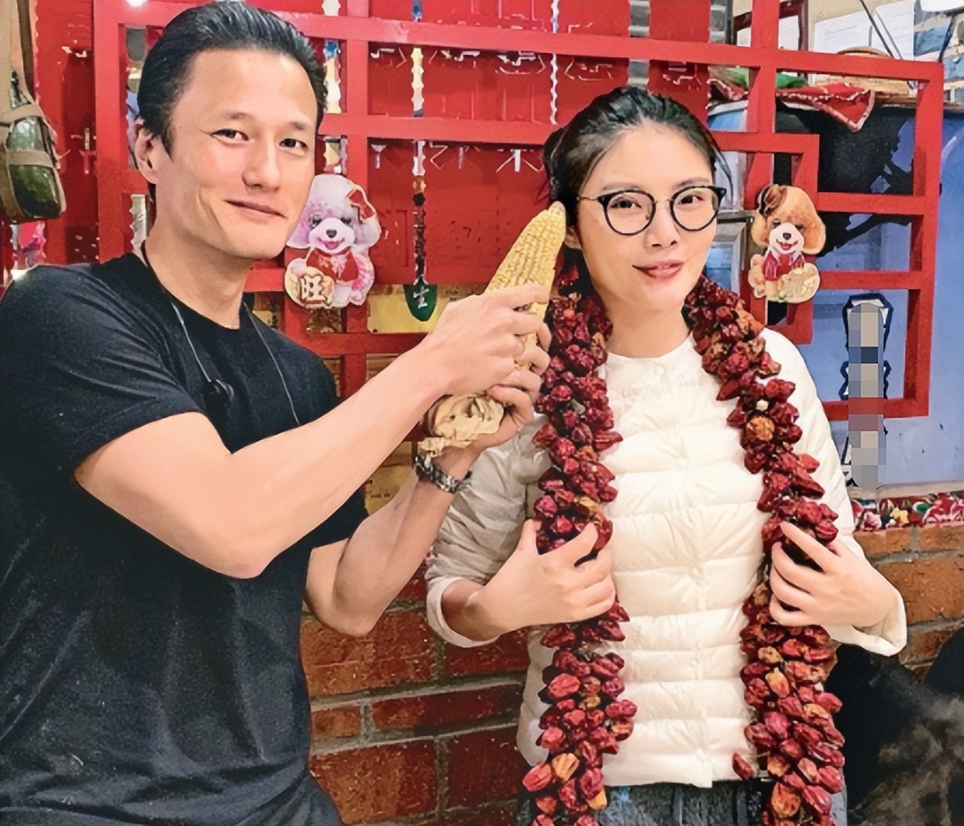 47-year-old Hong Kong star Yin Ziwei lives in the mainland!Eating steak ...