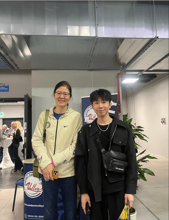 Long time no see! Lang Ping supported his beloved Zhu Ting in the Serie ...