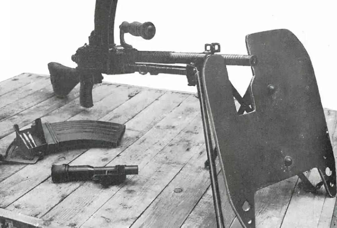 What is the performance of the Type 96 light machine gun running ...