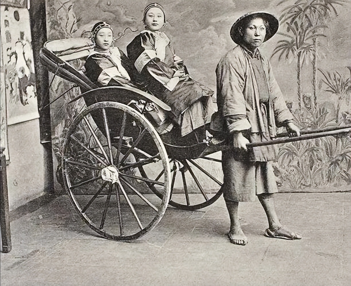 In the old society, it was always popular that "car and boat shops ...