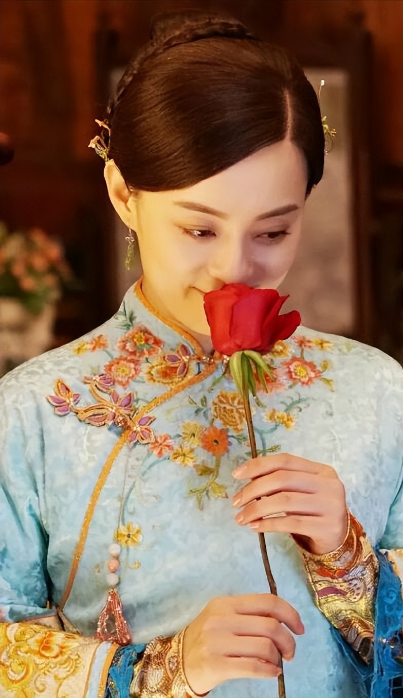 Zhou Ying's adopted son Wu Huaixian Zhou Ying and Wu Pin - iNEWS