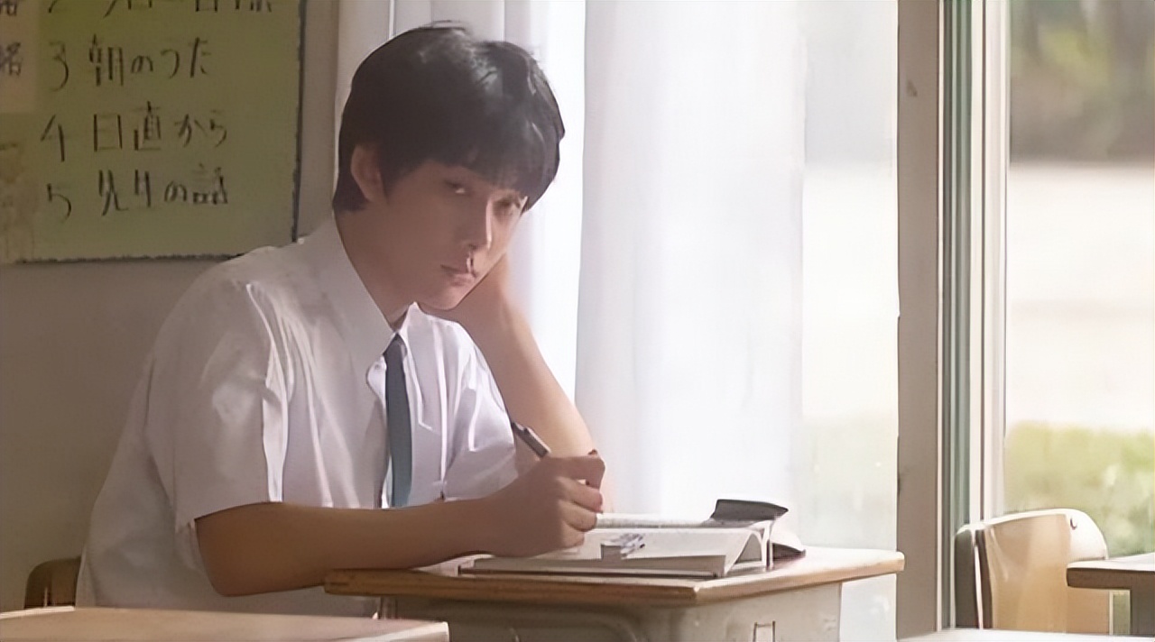 What storylines and scenes are used in "Love Letter" to show the ...