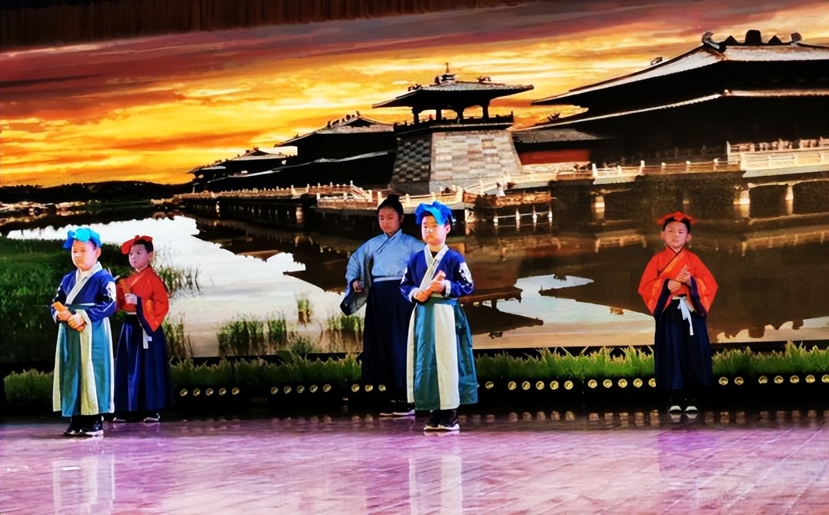 A concert, the interpretation of "ancient and modern Chinese and ...