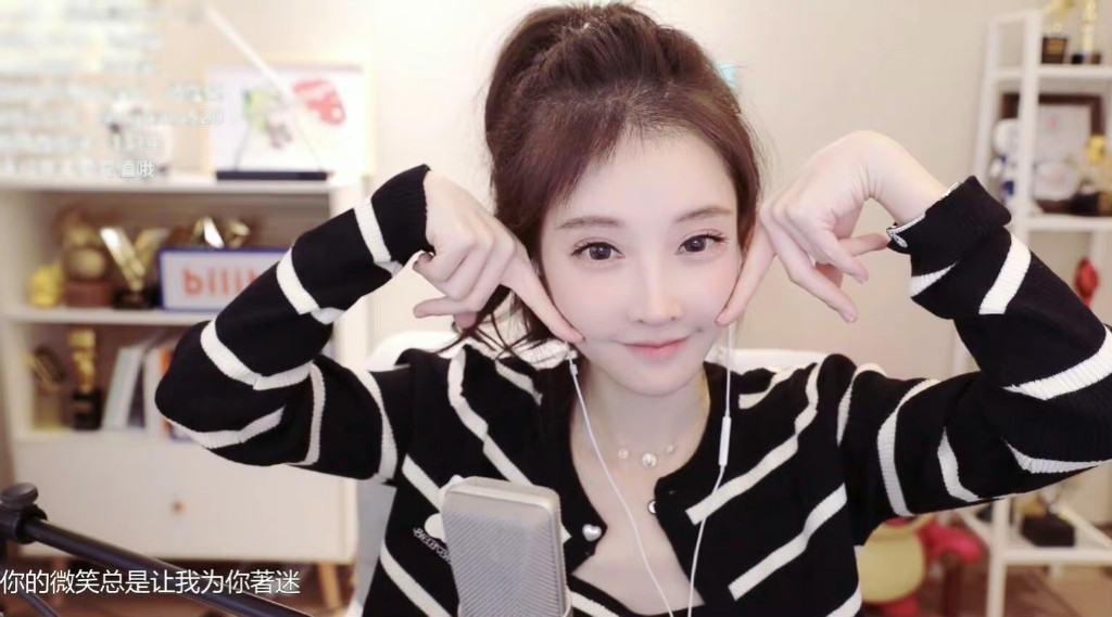 Feng Timo interacts with fans on live broadcast, cute expressions are ...