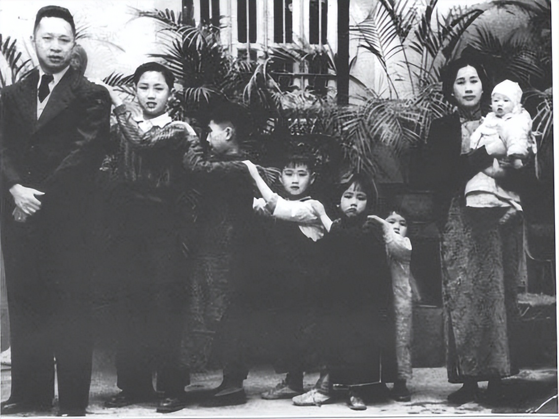 Five years after the Wannan Incident, Ye Ting was released. Seeing his ...