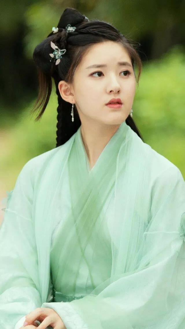 Zhao Lusi, in 2017, entered the entertainment circle by participating ...