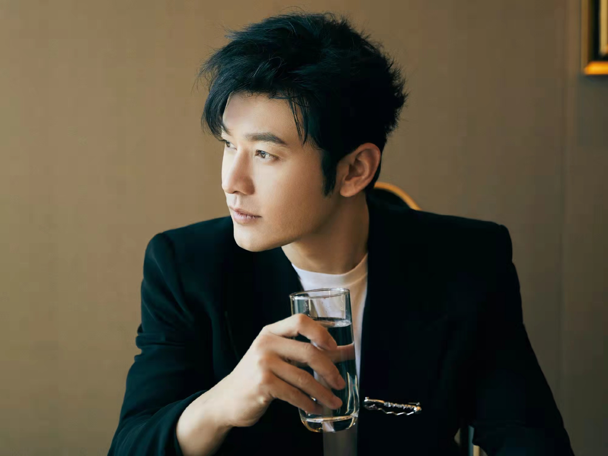 Huang Xiaoming replied to the comments of many netizens late at night ...