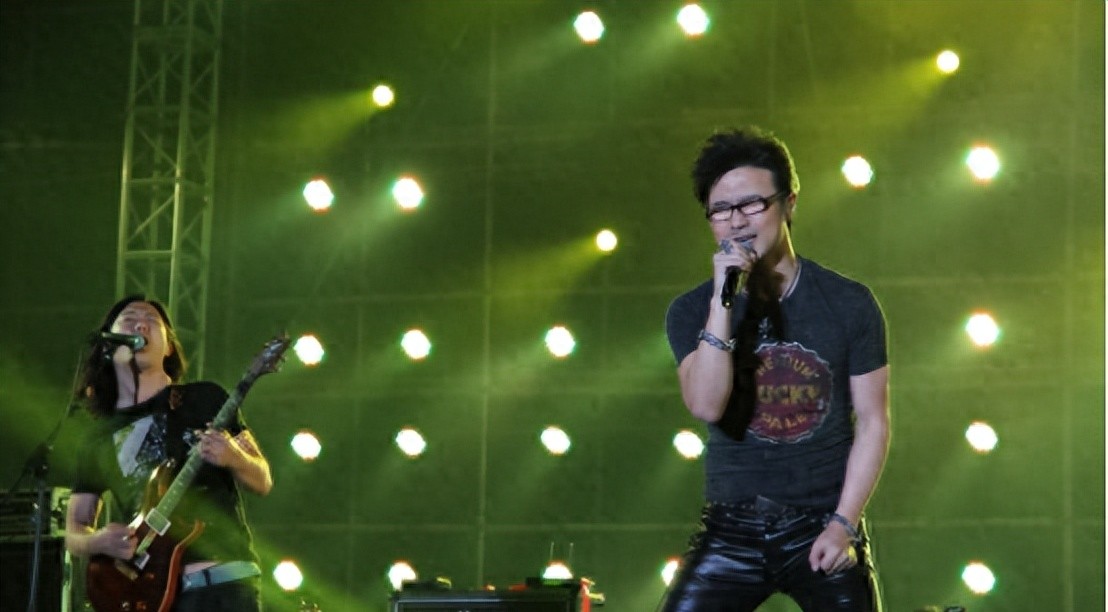 How did Wang Feng, a rock singer who is one of the most famous singers ...