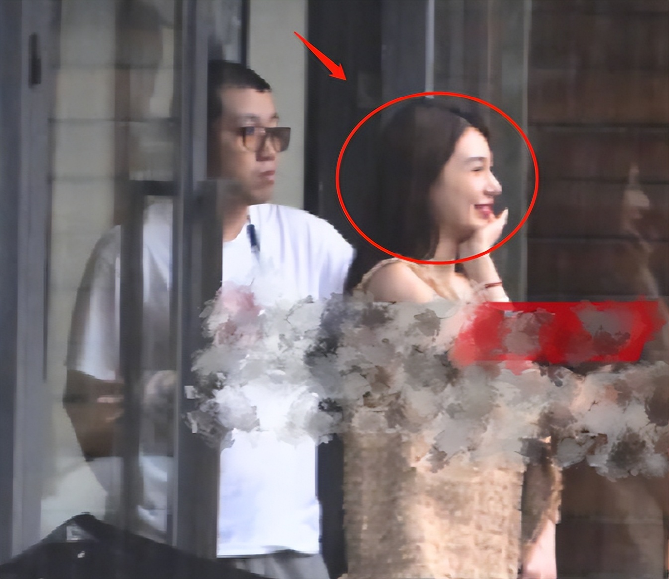 It was revealed that Huang Xiaoming was working with his new girlfriend, and Zhao Shijin's eyes ...