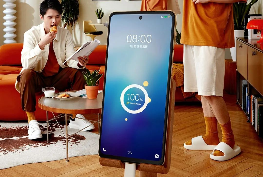 An LCD screen mobile phone with a good screen look and feel, around ...