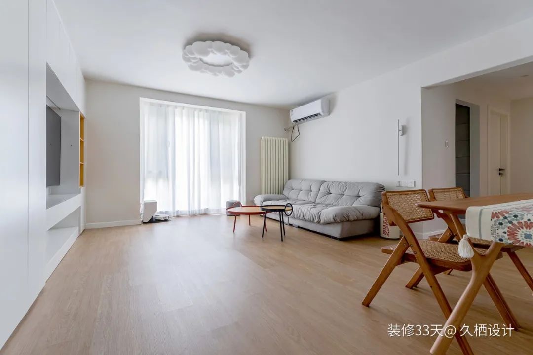 Additional card seats in the restaurant, additional cloakroom in the ...