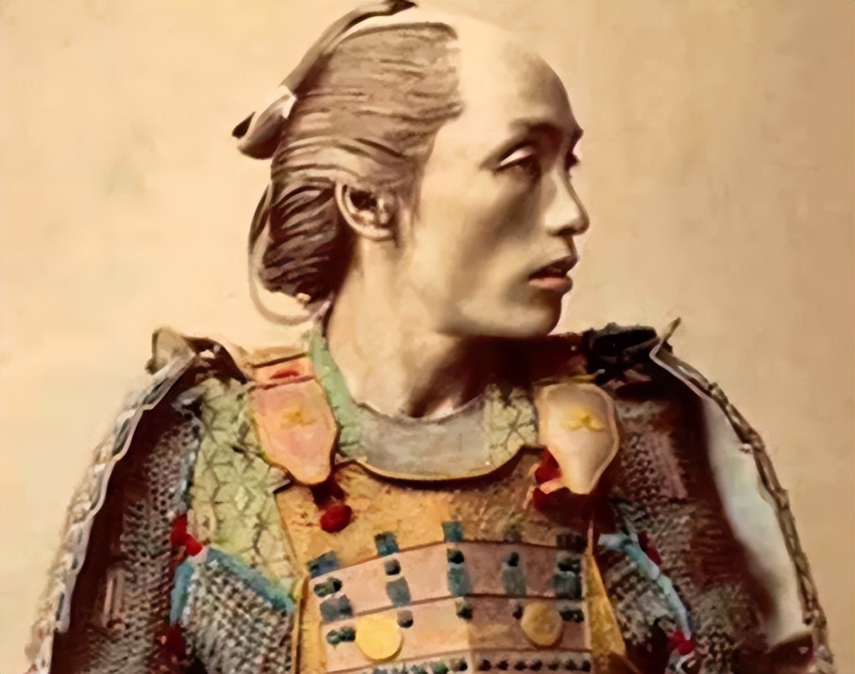 Why did ancient Japanese men shave the hair in the middle of their ...