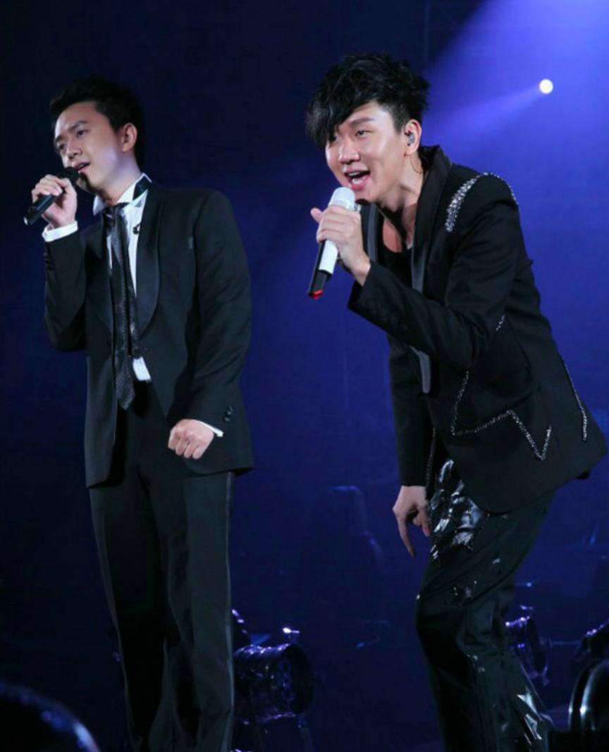 JJ Lin attends his brother's second marriage!Sitting in the corner to ...