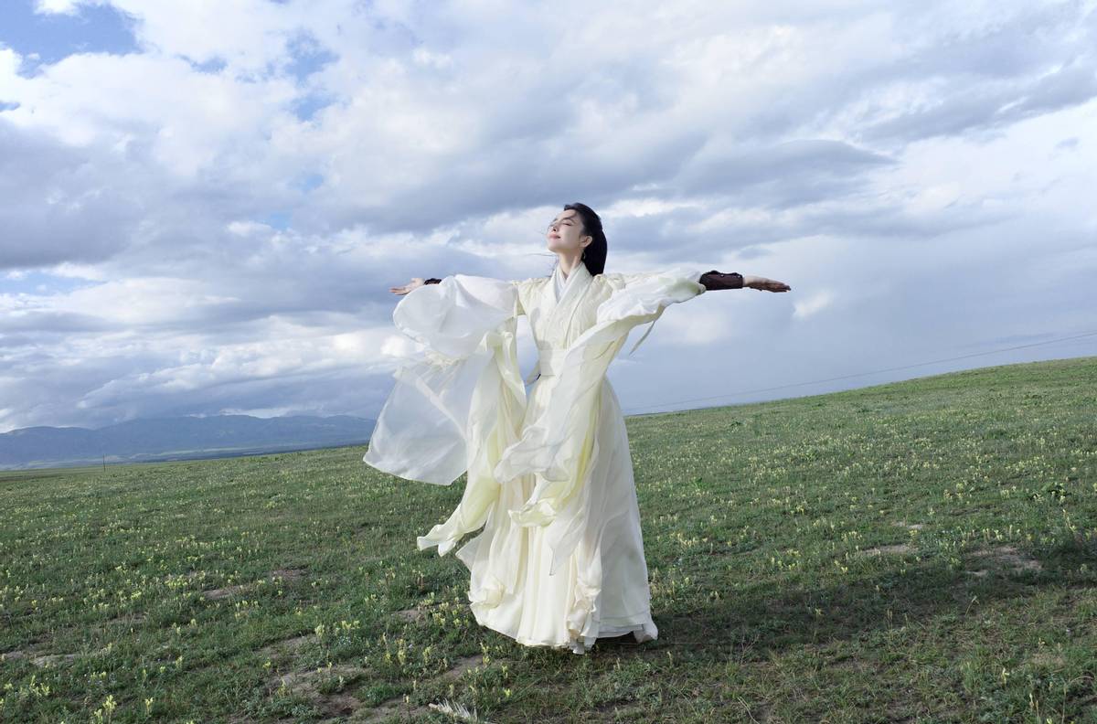 Nazha's ancient costume looks amazing as she runs freely on the ...